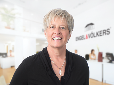 BRENDA MACKENZIE - ENGEL & VOELKERS - Contact Agent - 1901 Gottingen ...