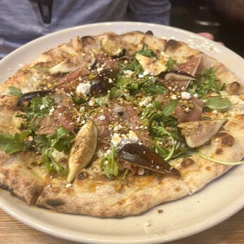 HAMPTONS - Updated October 2025 - 196 Photos & 160 Reviews - 33 N Main ...