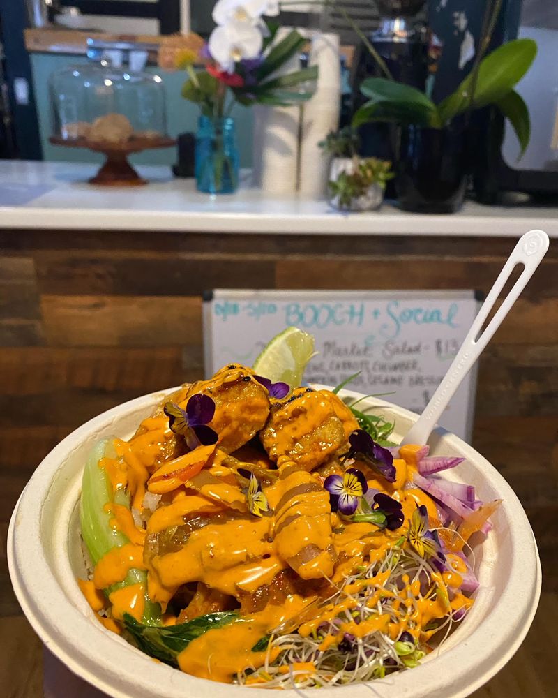 Booch + Social, Haiku-Pauwela | Roadtrippers