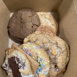 HELLO ROBIN - Updated November 2025 - 1201 Photos & 862 Reviews - 522 ...