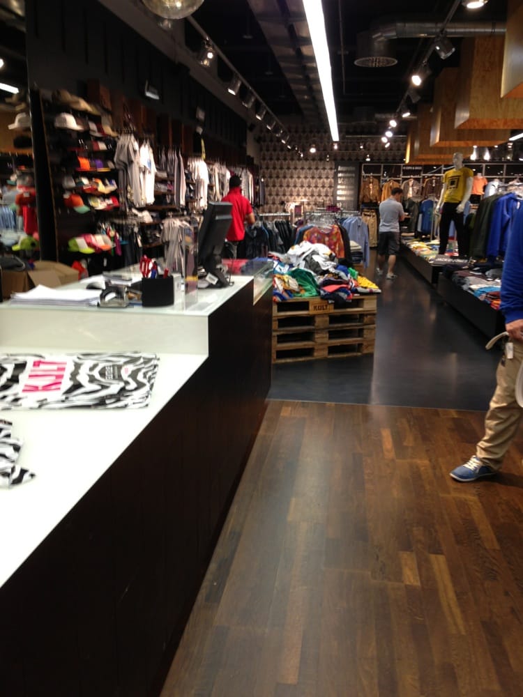 KULT - Updated January 2026 - 14 Photos - Zeil 106 - 110, Frankfurt am ...