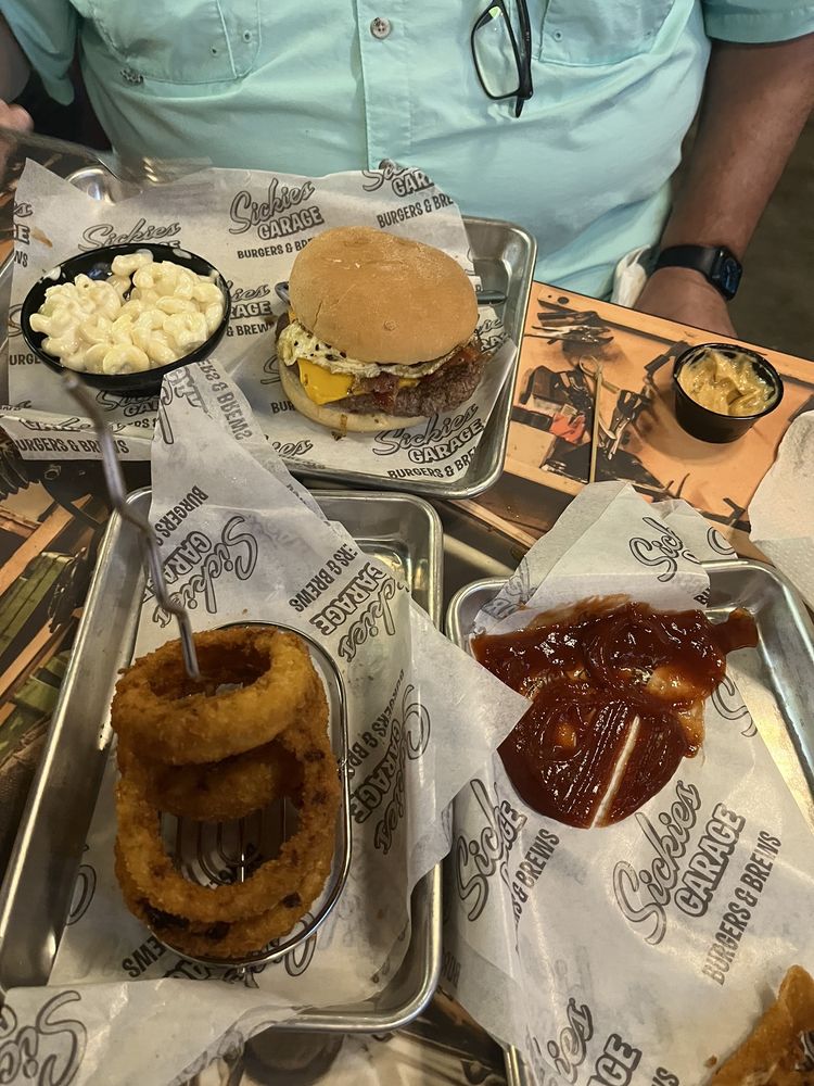 SICKIES GARAGE BURGERS & BREWS - 30 Photos & 10 Reviews - 11701 ...