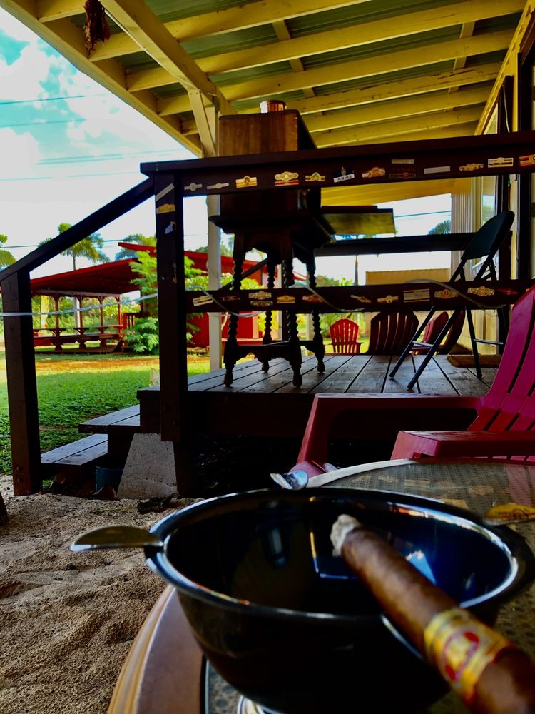 THE WHOLE LEAF CIGAR LOUNGE - Updated December 2025 - 16 Photos & 18 ...