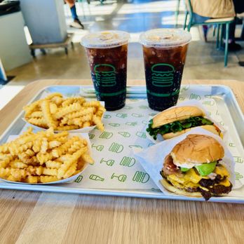 SHAKE SHACK - Updated May 2025 - 183 Photos & 110 Reviews - 103 W ...