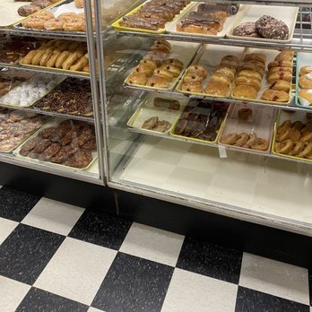 FOX’S DONUT DEN - Updated November 2025 - 273 Photos & 356 Reviews ...