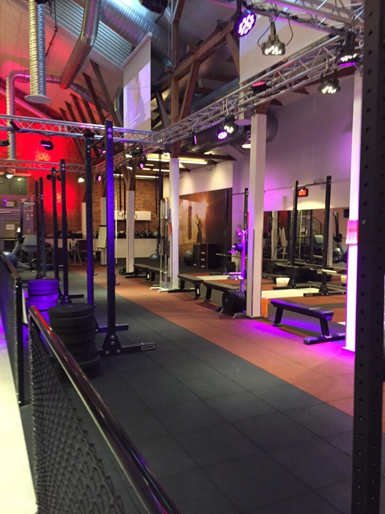 SATS - Updated July 2025 - 14 Photos - Rökerigatan 8, Stockholm, Sweden ...