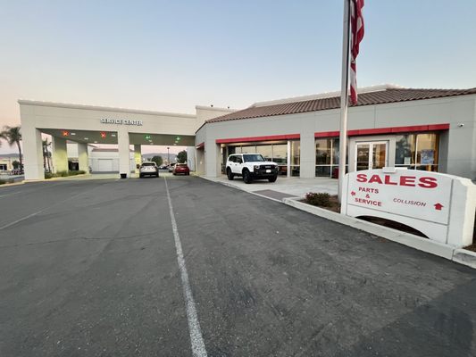 TOYOTA OF HEMET - Updated October 2025 - 39 Photos & 49 Reviews - 350 ...