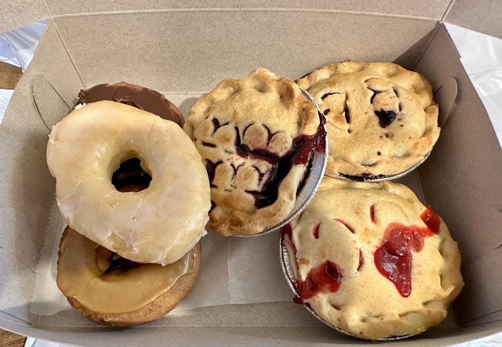 COUNTRY PIE SHOPPE-BAKERY - Updated October 2025 - 19 Photos & 38 ...