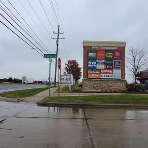 OAKLAND MALL - Updated February 2025 - 15 Photos - 412 W 14 Mile Rd ...