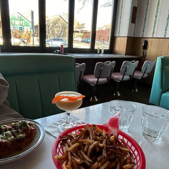 FIZZY’S FOUNTAIN & LIQUORS - Updated January 2025 - 301 Photos & 126 ...