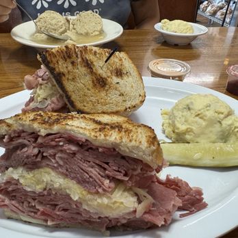 THE BAGEL DELI & RESTAURANT - Updated September 2024 - 763 Photos ...