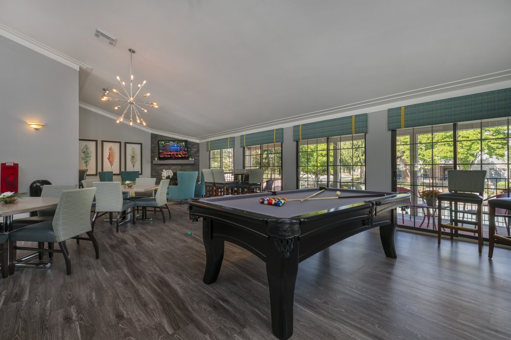 CLOVER RIDGE EAST APARTMENTS - 11 Photos & 17 Reviews - 1445 E ...