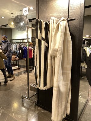 ZARA - Updated September 2025 - 93 Photos & 277 Reviews - 700 N ...