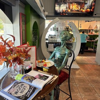 MOON HUT RESTAURANT - Updated January 2025 - 48 Photos & 44 Reviews ...