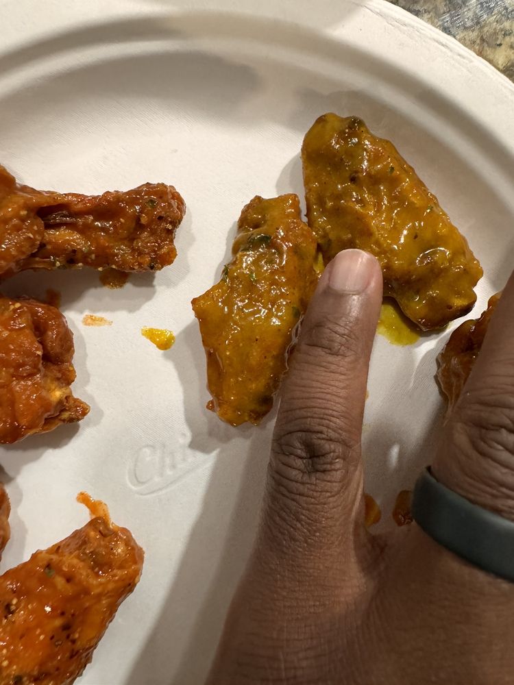 THE WING GURU - Updated December 2025 - 20 Photos & 40 Reviews - 875 W ...