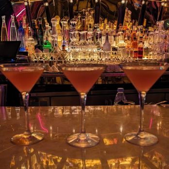 MAGIC HOUR ROOFTOP BAR & LOUNGE - Updated May 2024 - 2020 Photos & 1079 ...