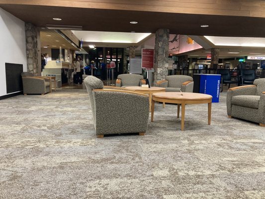 RHINELANDER ONEIDA CTY AIRPORT - Updated July 2025 - 14 Photos - 3375 ...