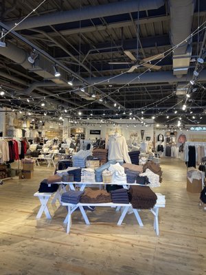 BRANDY MELVILLE - Updated January 2026 - 34 Reviews - 7135 E Camelback ...