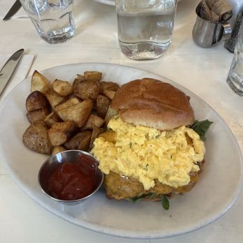 ODDFELLOWS CAFE & BAR - Updated August 2025 - 1870 Photos & 1631 ...