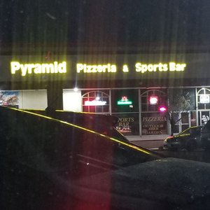 PYRAMID PIZZERIA & SPORTS BAR - 98 Photos & 190 Reviews - 236 W Lake St ...
