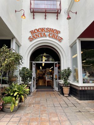 BOOKSHOP SANTA CRUZ - 172 Photos & 358 Reviews - 1520 Pacific Ave ...