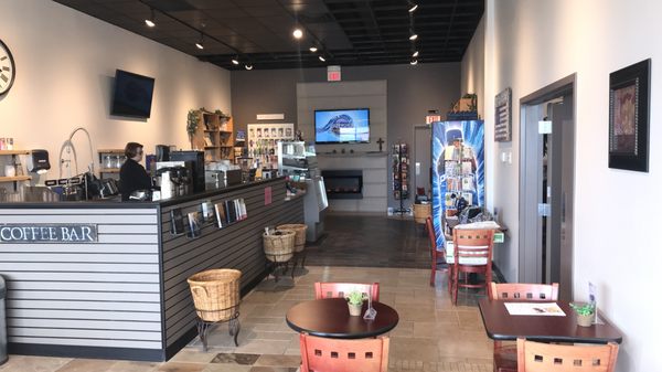 WATERSHED CAFE & BOOKS - Updated October 2025 - 19852 Lagrange Rd ...