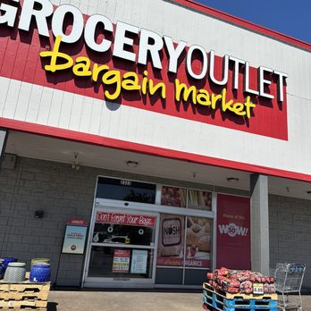 GROCERY OUTLET BARGAIN MARKET - Updated December 2025 - 26 Photos & 37 ...