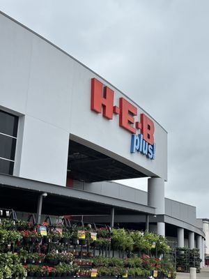 H-E-B PLUS - Updated December 2025 - 161 Photos & 125 Reviews - 6711 S ...