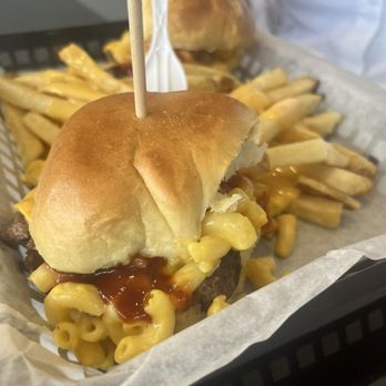 CURB SIDE BISTRO - Updated December 2025 - 36 Photos & 29 Reviews - 607 ...