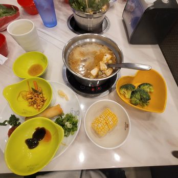 U & ME REVOLVING HOT POT - Updated August 2024 - 939 Photos & 509 ...