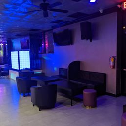 FAMOUS LOUNGE - Updated January 2026 - 87 Photos & 62 Reviews - 5010 ...