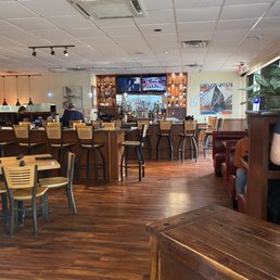 LOCKSIDE BAR AND GRILL - Updated December 2024 - 321 Photos & 326 ...
