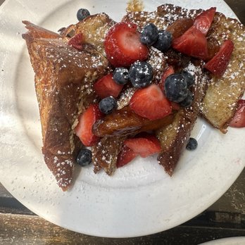 CAFÉ LULUC - Updated October 2025 - 1841 Photos & 1700 Reviews - 214 ...