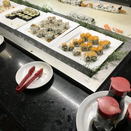 MAPLE LEAF QUEENS BUFFET - Updated December 2025 - 25 Photos & 19 ...