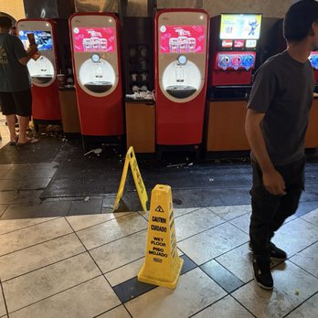 AMC TOWN SQUARE 18 - Updated June 2025 - 1057 Photos & 1033 Reviews ...