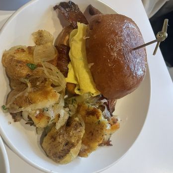 JUNEBERRY TABLE - Updated October 2024 - 229 Photos & 134 Reviews ...