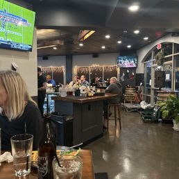 GRAIN & GROG AMERICAN TAVERN - Updated September 2025 - 49 Photos & 43 ...