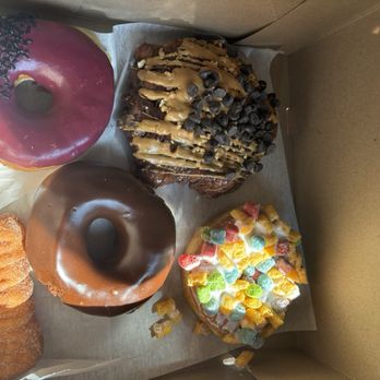 VOODOO DOUGHNUT - Updated December 2025 - 2835 Photos & 2121 Reviews ...