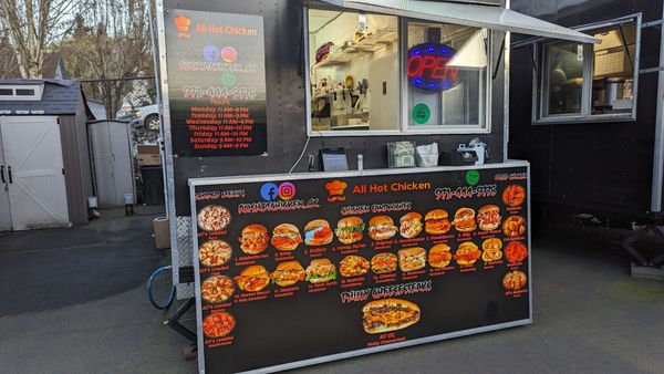 ALI’S HOT CHICKEN AND SMASH BURGER - Updated October 2025 - 17 Photos ...