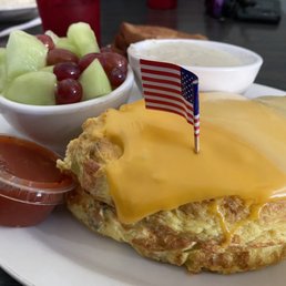 AMERICAN HOST RESTAURANT - 325 Photos & 405 Reviews - 113 N I St ...