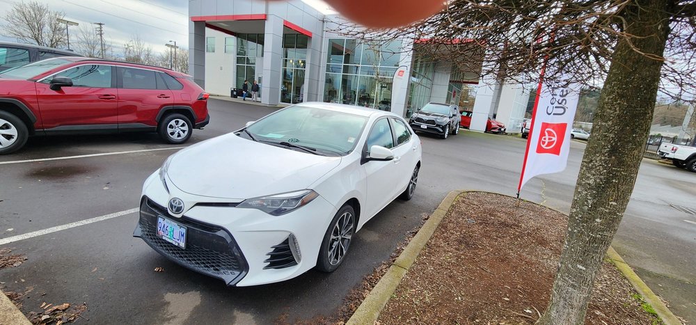LITHIA TOYOTA OF SPRINGFIELD - Updated December 2025 - 42 Photos & 194 ...