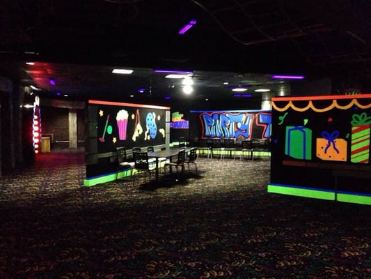 HOLLYWOOD CONNECTIONS - Updated December 2025 - 32 Photos & 34 Reviews ...