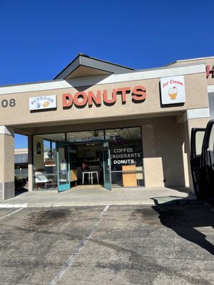 SUPREME DONUTS - Updated August 2025 - 37 Photos & 68 Reviews - 208 W ...