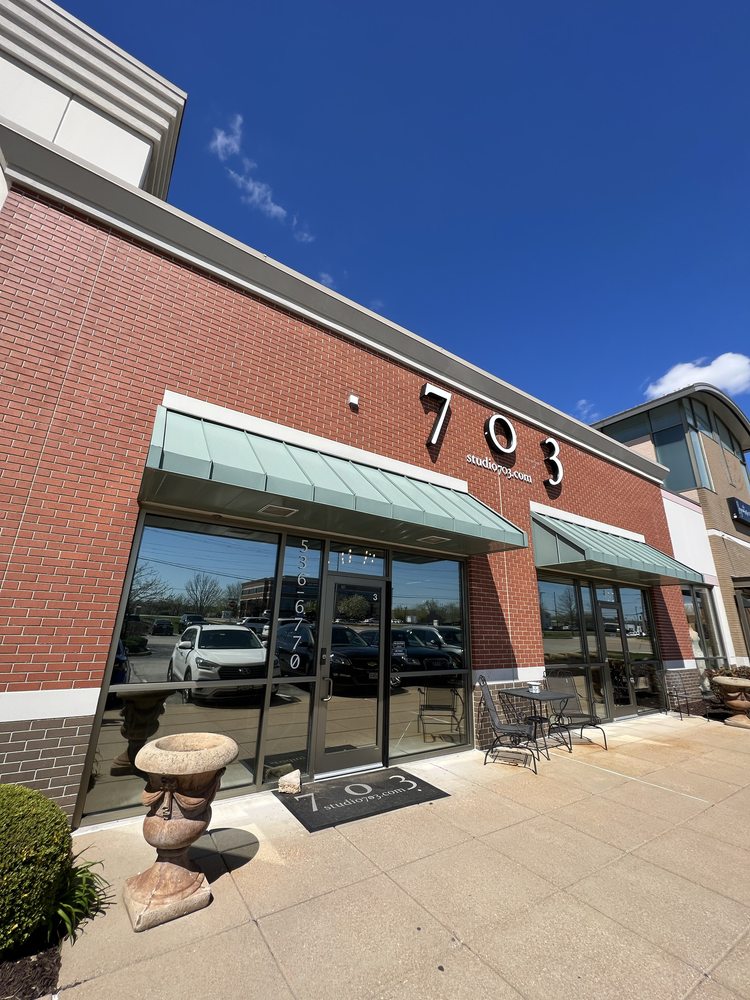 STUDIO 703 - Updated August 2025 - 120 Photos & 62 Reviews - 703 Long Rd Crossing Dr ...