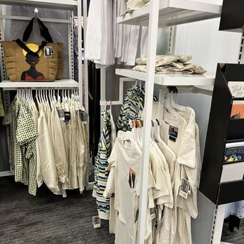 TARGET - Updated October 2025 - 370 Photos & 361 Reviews - 950 E 33rd ...