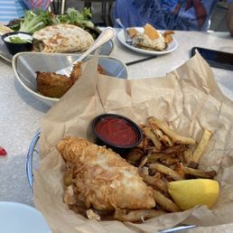 KETCH 22 - Updated December 2025 - 428 Photos & 400 Reviews - 7153 Lake ...