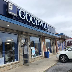 GOODWILL RETAIL STORE AND DONATION CENTER - 11 Photos & 22 Reviews ...