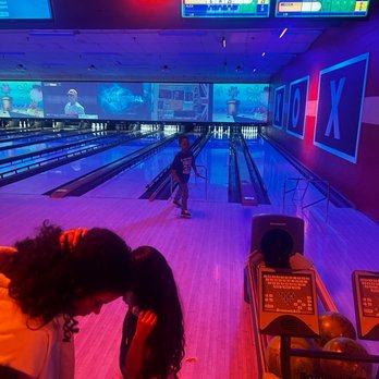 BOWLERO BELLEVILLE - Updated November 2024 - 46 Photos & 39 Reviews ...