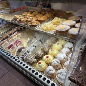 EAGLE ROCK ITALIAN BAKERY & DELI - Updated May 2025 - 988 Photos & 810 ...