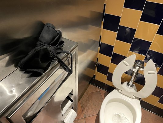 RED ROBIN GOURMET BURGERS AND BREWS - Updated December 2025 - 181 ...